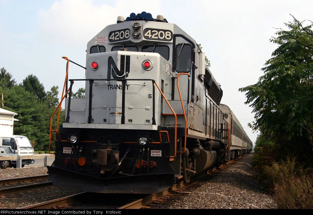 NJT 4208 Shoving North